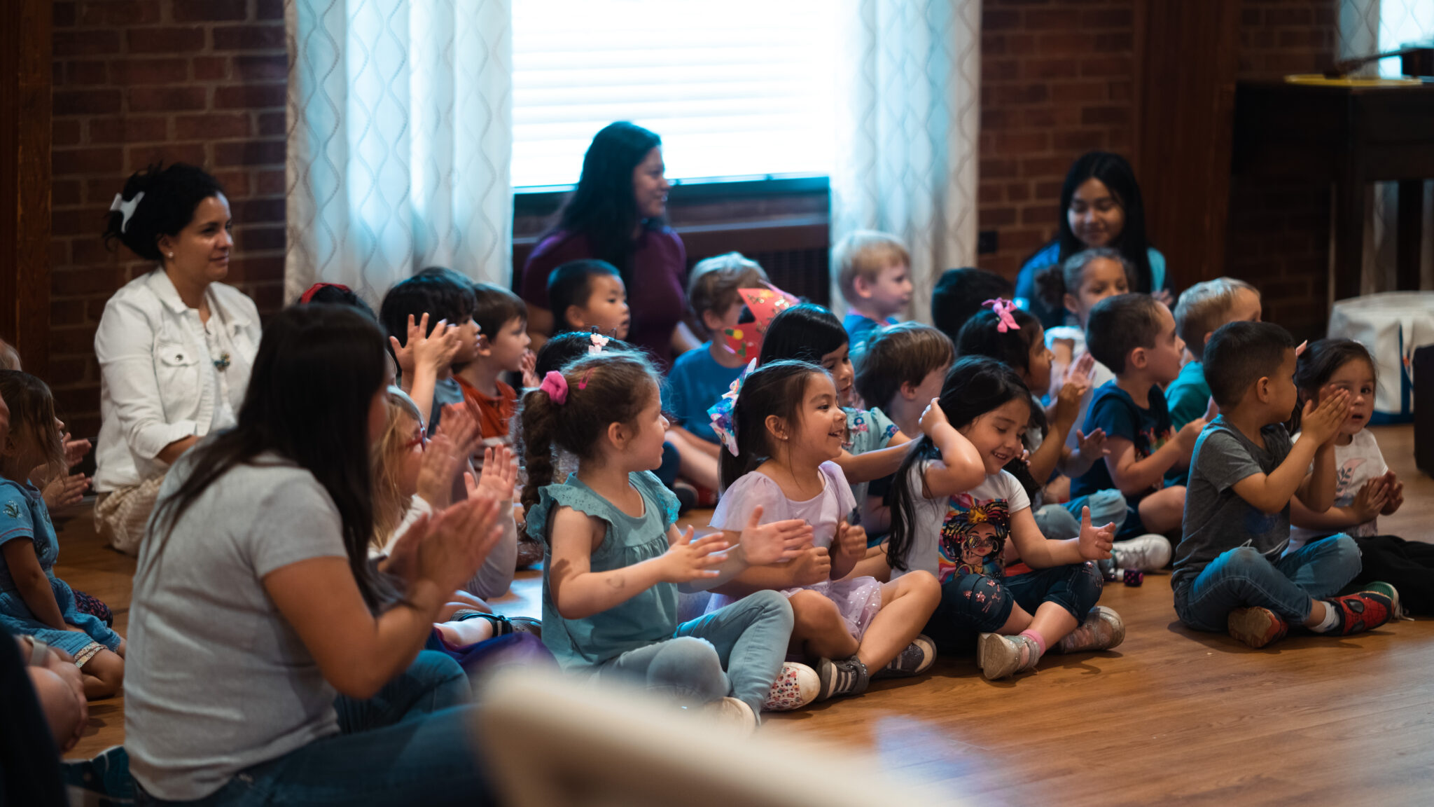 Mint 2 Move for Kids: Holiday Bilingual Stories & Music | The Mint Museum